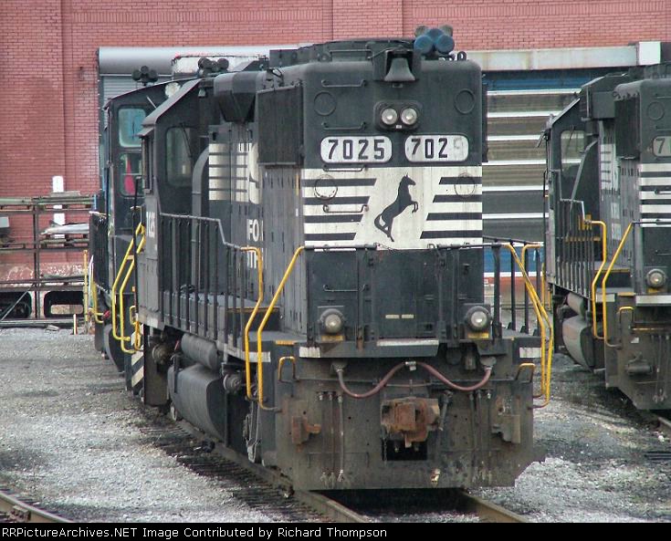 NS 7025